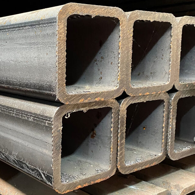 Steel tubes 100 x 100 x 9 millimeters in stock | Solines